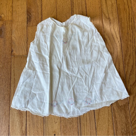 Vintage | Shirts & Tops | Vintage White Floral Embroidered Sleeveless ...